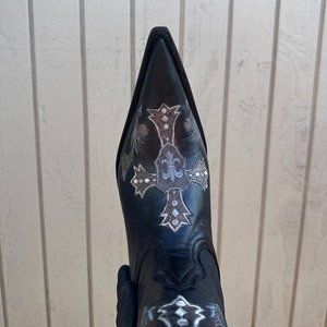 Carreta | Shoes | 85 Tenera Style Boot In Black Color With Cross ...